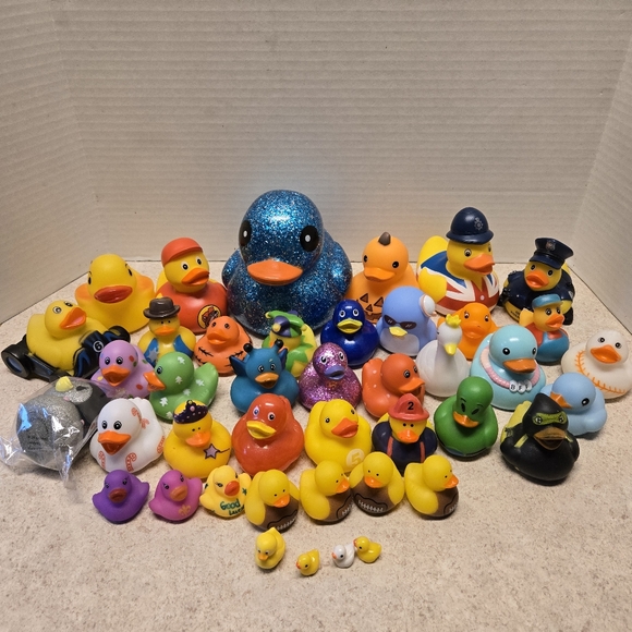 unknown | Other | Lot Of 4 Rubber Ducks Various Colors And Sizes | Poshmark